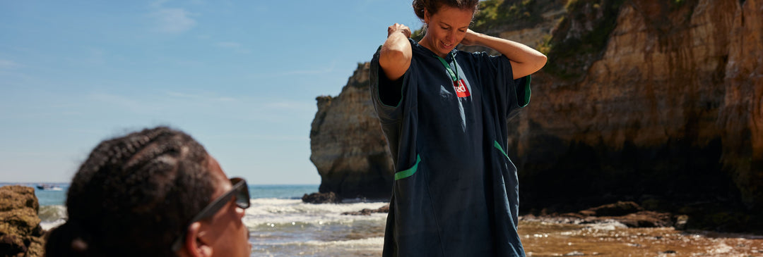 Red Equipment Quick Dry Microfibre Change Robes – Red Equipment - ROW