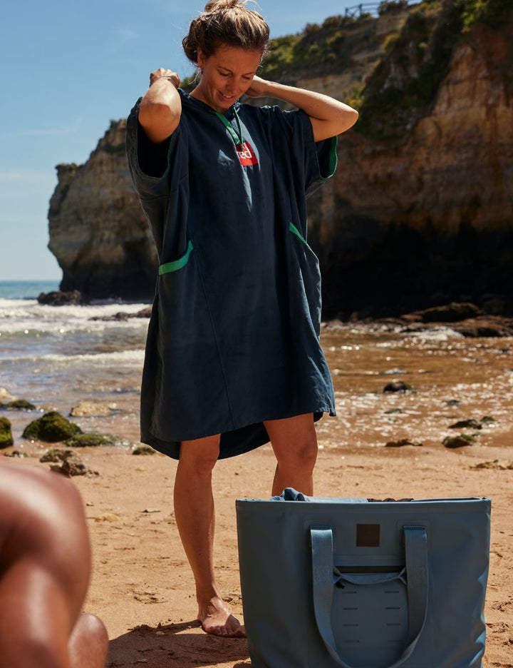 Red Equipment Quick Dry Microfibre Change Robes – Red Equipment - ROW