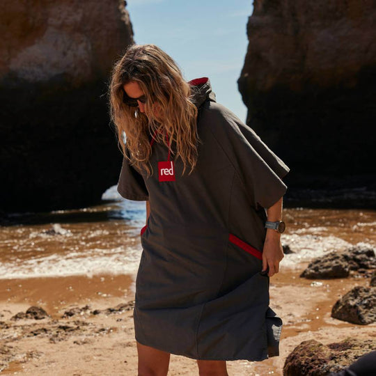 Red Equipment Quick Dry Microfibre Change Robes – Red Equipment - ROW